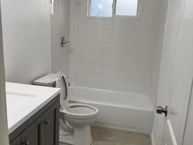 $3,500 4 Bedroom 2 Bathroom House In Pomona With Great Ameni.
