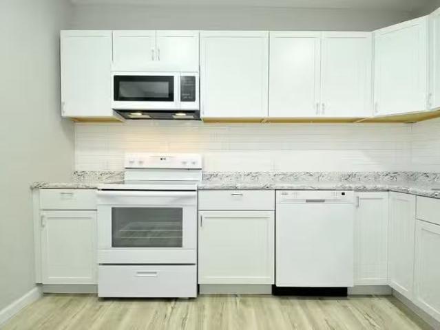 $3,500 3 Bedroom 2 Bathroom House In Tupelo With Great Ameni.