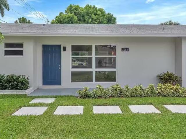 $3,500 3 Bedroom 2 Bathroom House In Lake Worth Beach With G.