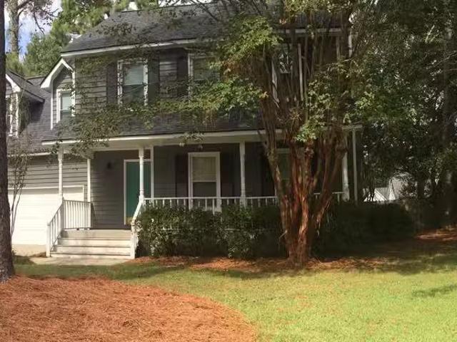 $3,695 Cozy 3 Bedroom 2.5 Bathroom House away from the traff.