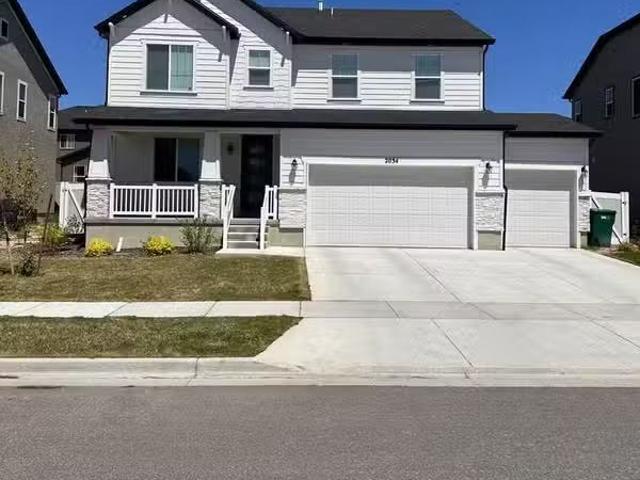$3,600 4 Bedroom 2.5 Bathroom House In Layton With Great Ame.