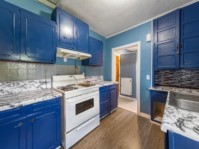 3 6th Avenue NW