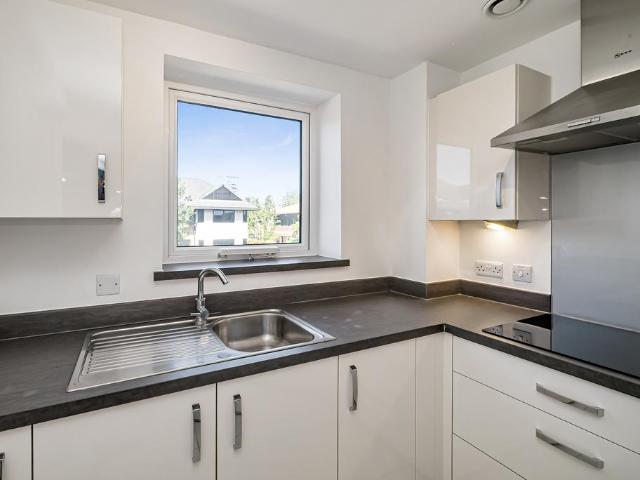 3 6 Bridge Avenue, Maidenhead SL6 1 bed retirement property to rent £2,000 pcm £462 pw