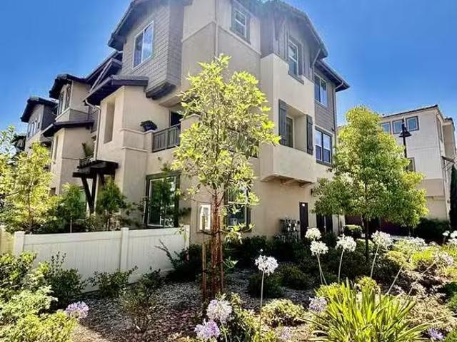 $3,995 4 Bedroom 3.5 Bathroom Townhouse In Oceanside With Gr.