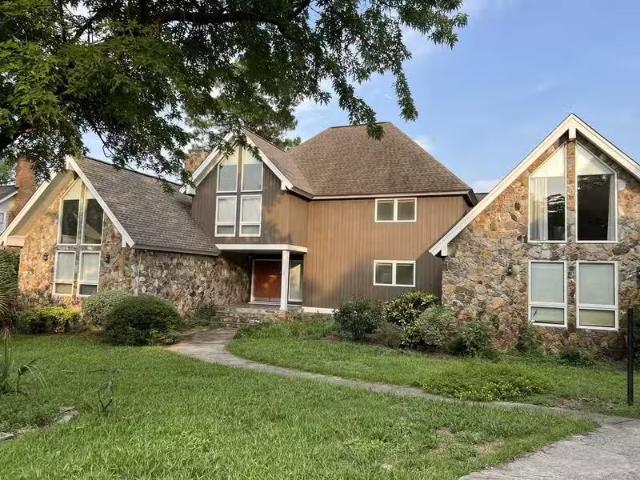 $3,900 Lakefront 5 Bedroom 3.5 Bathroom House In NE Columbia.
