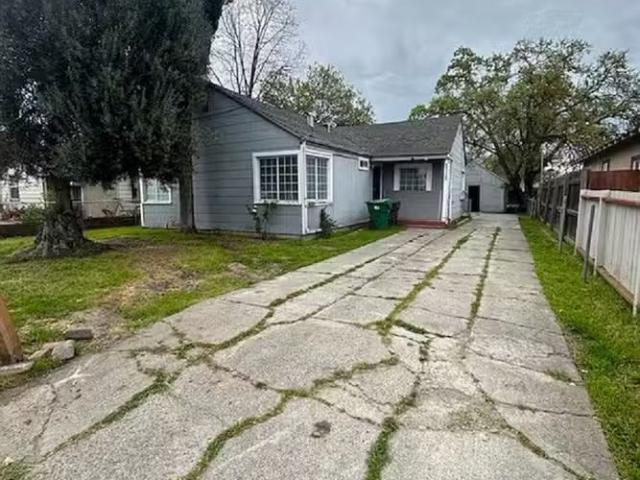 3B 1BA FOR RENT 2112 E Webb St, Stockton, CA 95205
