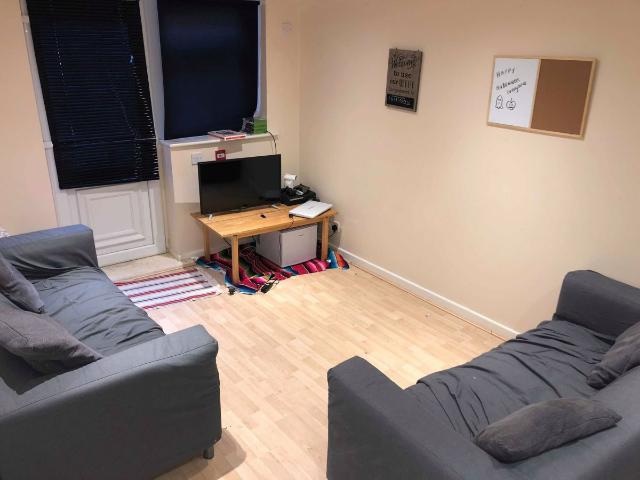 3b Winston Gardens