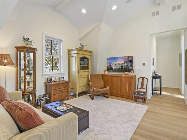 3B N Walworth Ave