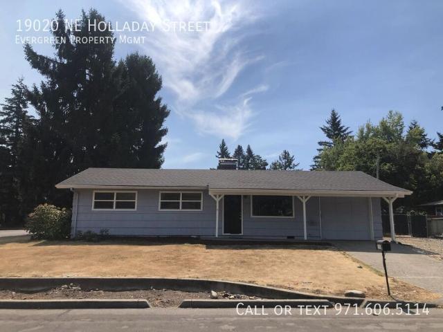 3BD/1BA NE Portland Mid Century Charmer | New Kitchen, Central AC & Oversized Fenced Lot!