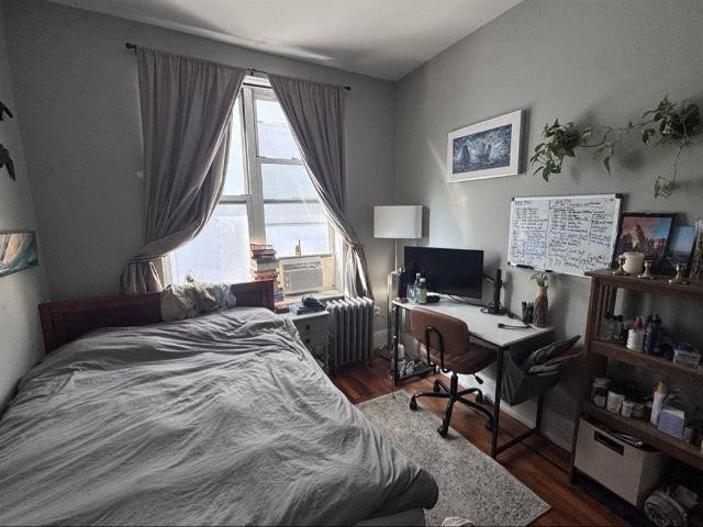 3bd/1bth  Sept 1st  32F & 28M