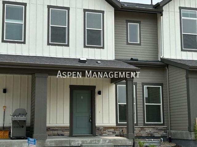 3bed/3.5bath Townhouse in Downtown Superior Available August!