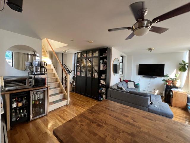 3bed/2bath two private outdoor areas w/ views