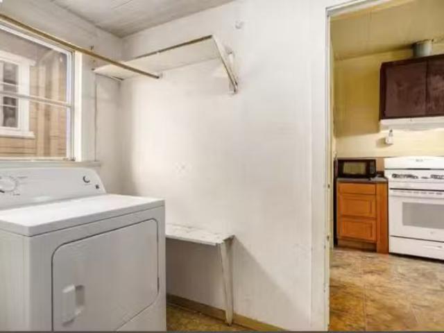 3bed 1 bath in the heart of the Harrington District 3714 Lyon.