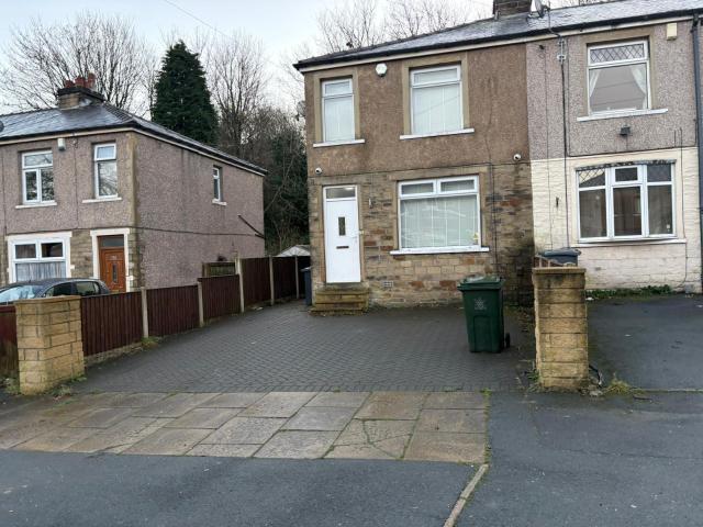3beds TOWN HOUSE For Rent