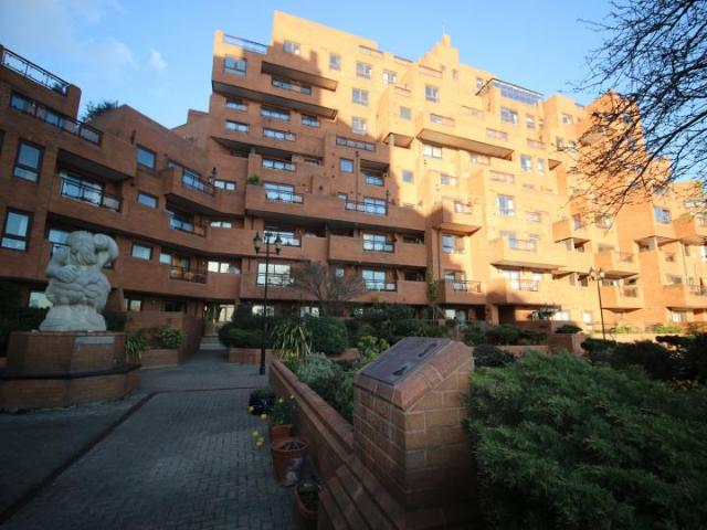 3beds Apartment For Rent