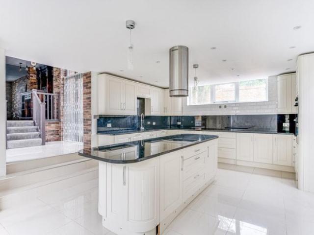 3beds Detached house For Rent