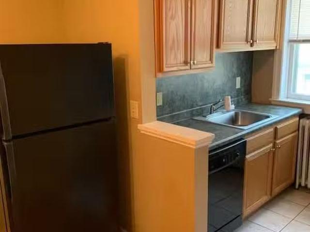 3BR/1.0BA 284 South Allen St