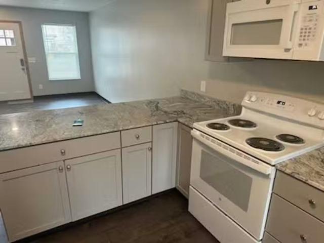 3BR/1.5BA 102 N Benton St