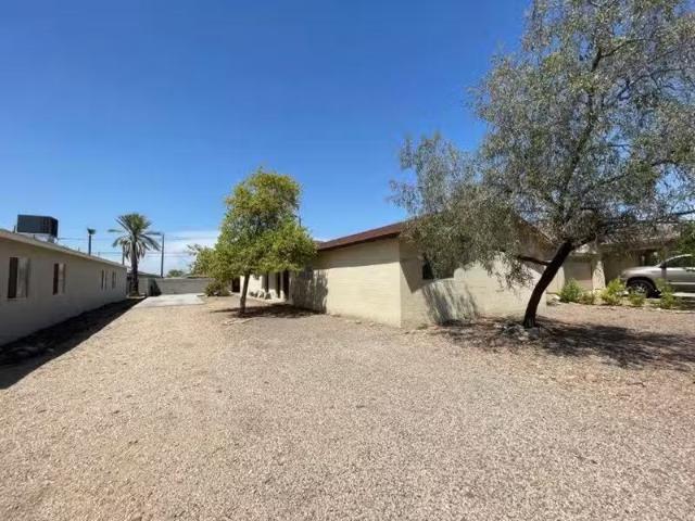 3BR/2.0BA 2508 E. Mobile Lane