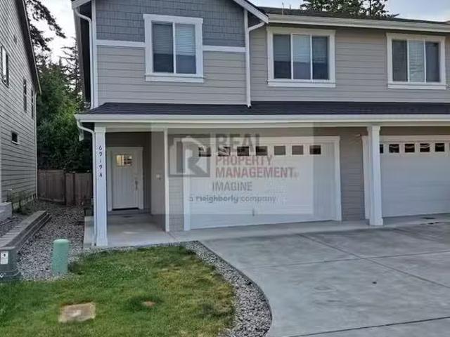 3BR/2.5BA 6919 Lennon Ln Ne #A