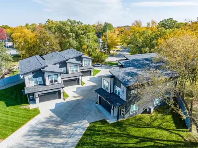 3BR/2.5BA Delaware 802