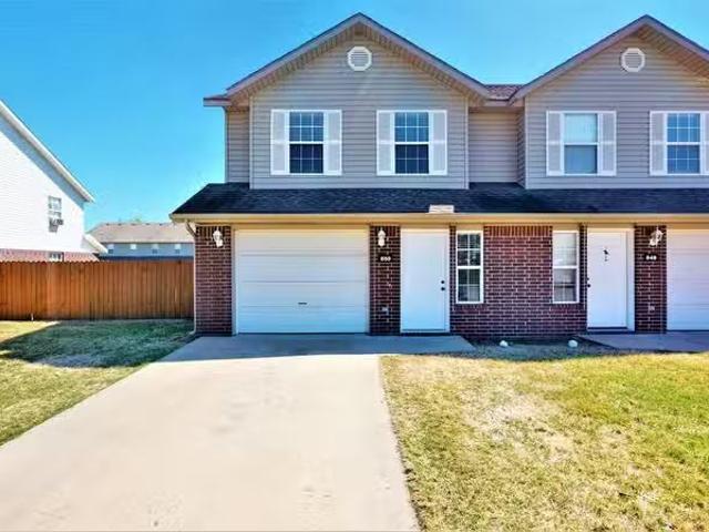 3BR/2.5BA Meadowlands Drive