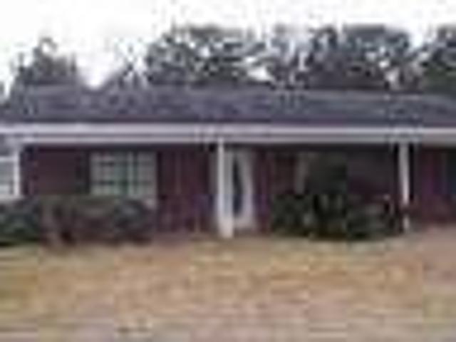 3BR/2BA brick house close to the hospital. Pet OK!