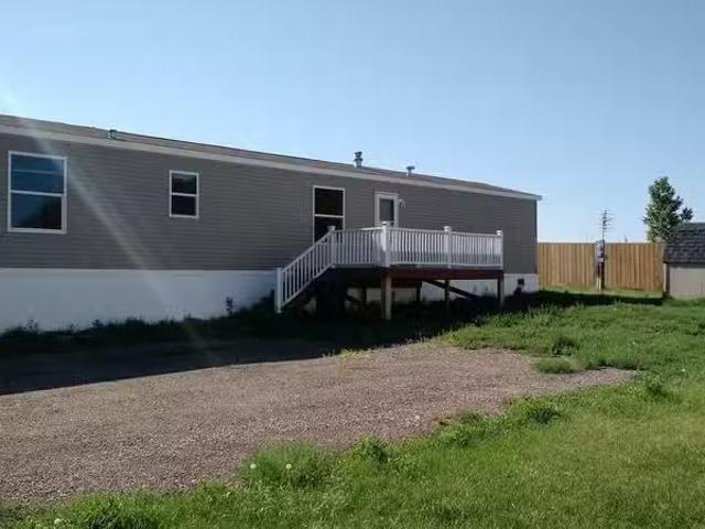 3BR/2BA on NW side of Williston for UNDER $1000/mo! 1520 49th.