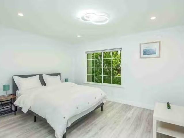 3BR/3.0BA 253 Junipero Serra Dr