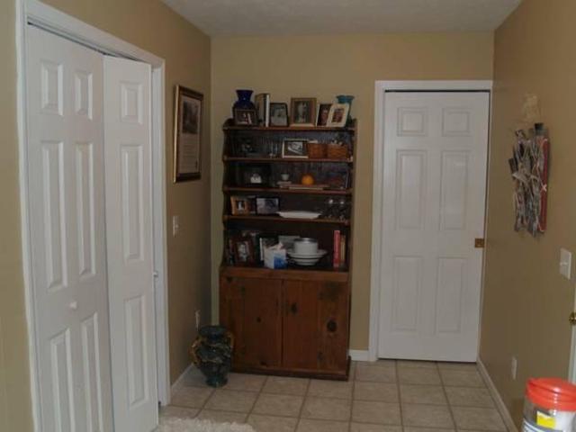 3br 1056ft² Waterfront Home at Pine Lake for sale in Lexington, Tennessee