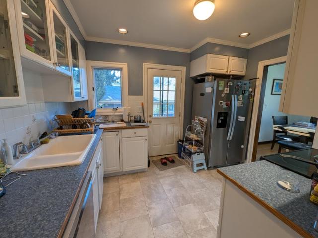 3br 1630ft2 with daylight basement available