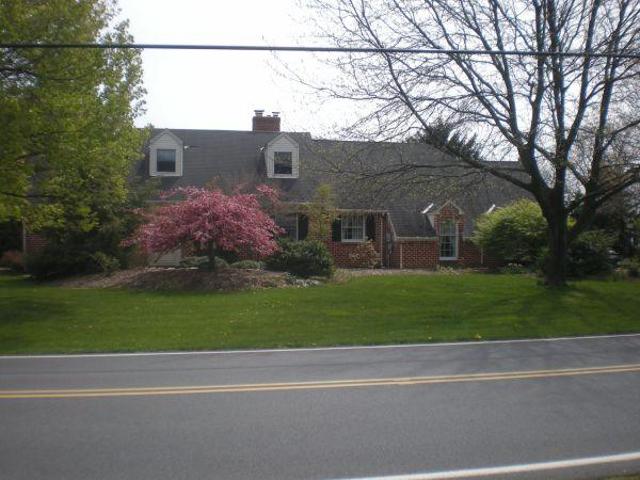 3br Furnished Home with Beautiful Pool behind LVHC, Dorney Park, Lower Macungie To Rent in Allentown, Pennsylvania