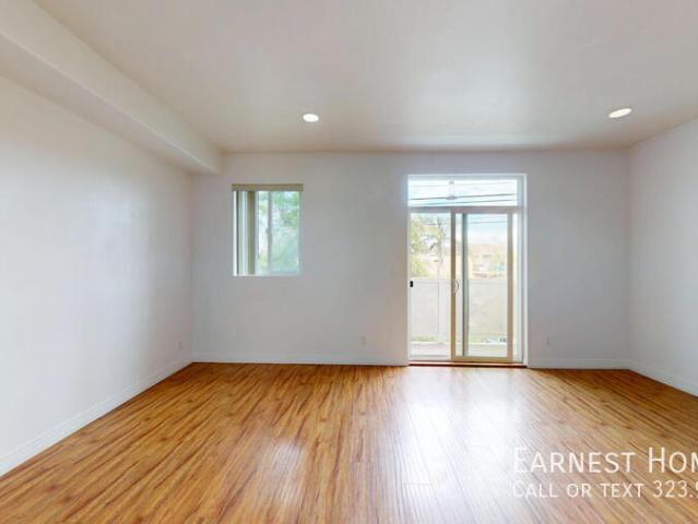 3BR Modern North Hollywood Townhome with Bonus Flex Space, Balcony & 2 Car Garage Near NoHo Arts District