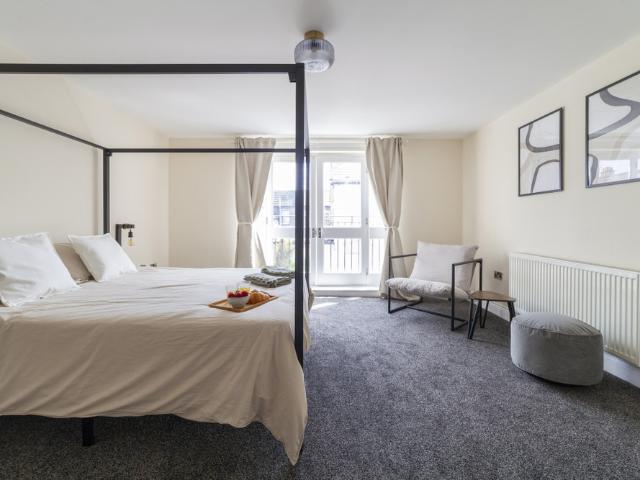 3BR Stylish, Garden, Parking, Stratford