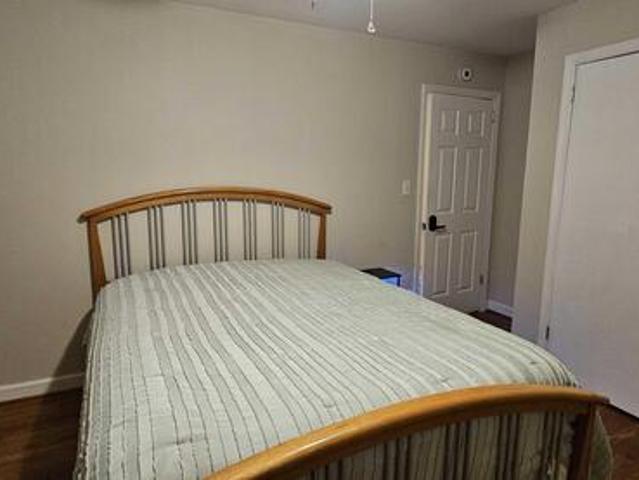 3GB Fiber + Mini Fridge + Quiet + Near Bus Stop + Capital Blvd & Wake Tech Proximity!