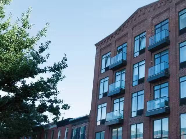 3E 335 Carroll Apartments