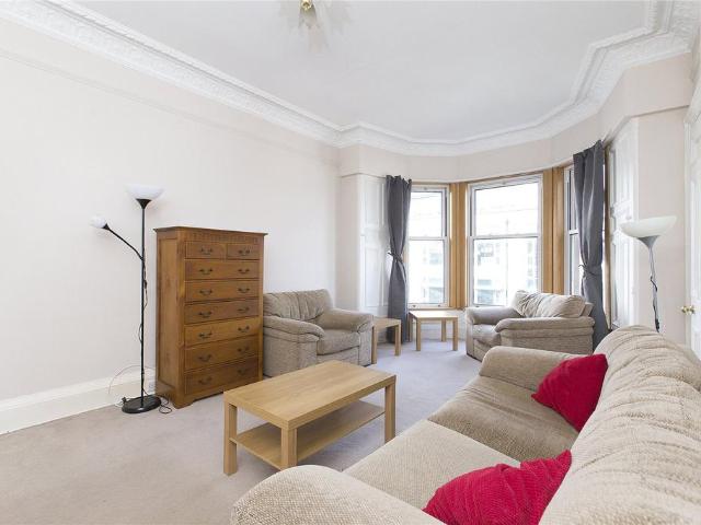 3F2 McDonald Road, Leith. 2 bed flat to rent £1,480 pcm £342 pw