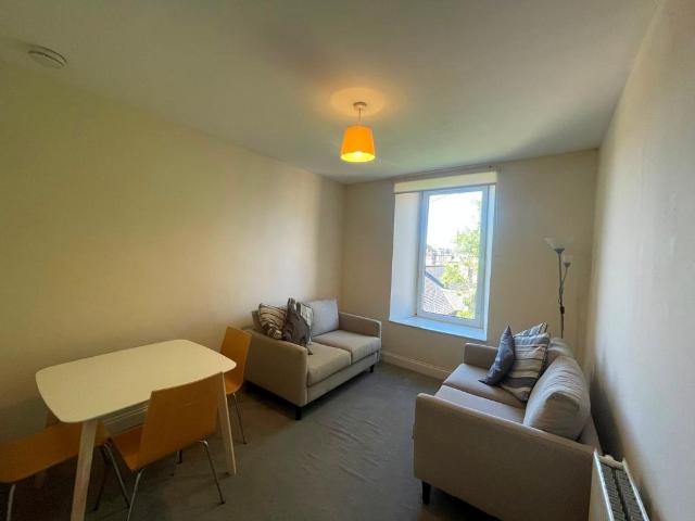 3F Clerk Street, Edinburgh, EH8 5 bed flat to rent £3,710 pcm £856 pw