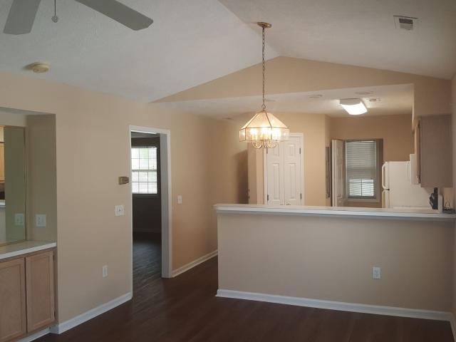 3rd Floor 2 Bedroom in River Oaks