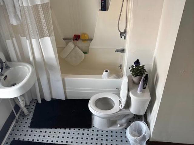 3rd floor apartment! looking for roommate