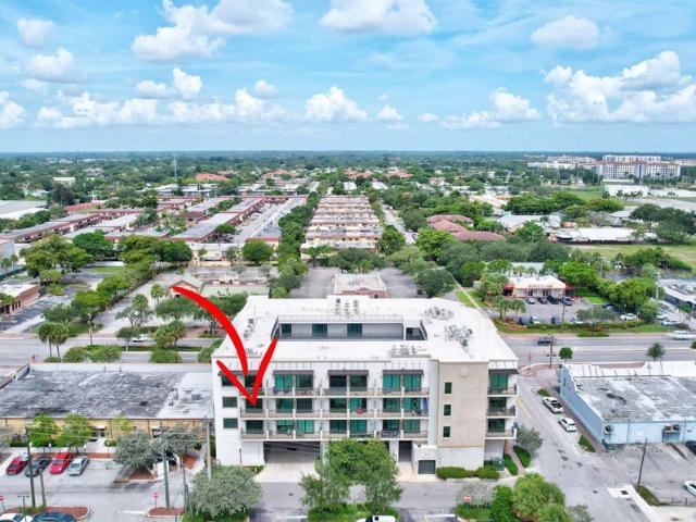 3rd story 1 bed 1 bathroom 818 sq ft condo in Mai