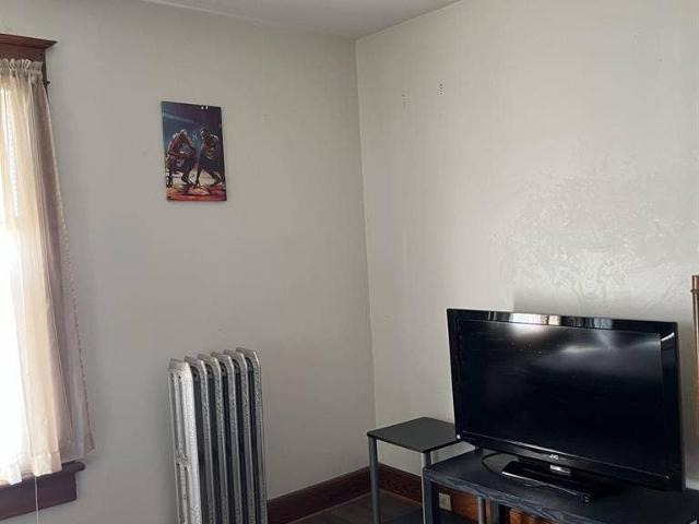 3rd room available immediately