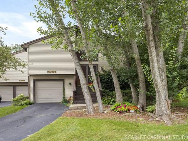 3S279 Briarwood Dr, Warrenville, IL 60555