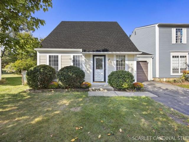 3S340 Blackthorn Ln, Warrenville, IL 60555