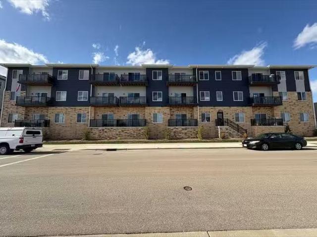 T3 1BR/1BA 948 SF Brand new, state