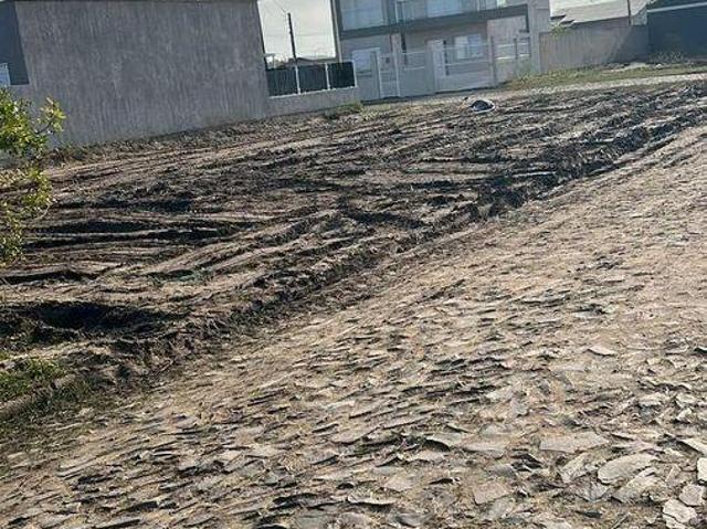 T1072 Ótimo terreno de esquina localizado em região de moradores