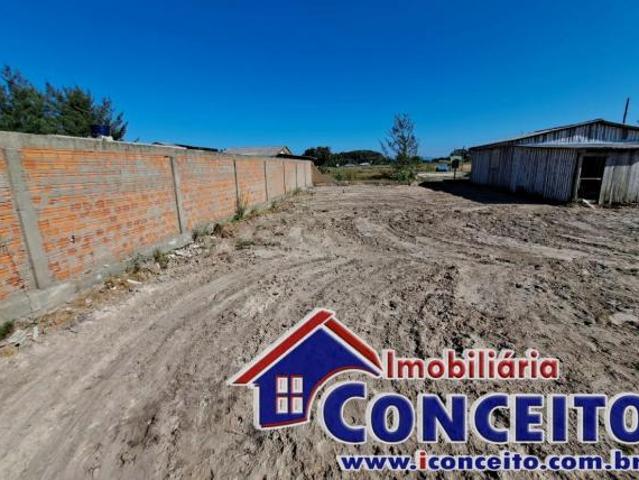 T103 Ótimo terreno medindo 300m² localizado em região de moradores