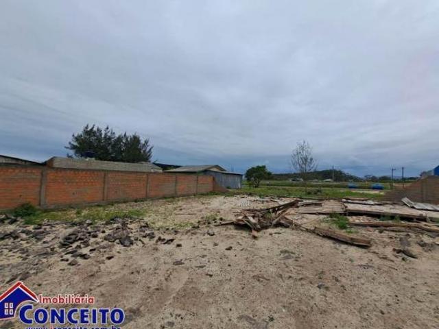 T111 Ótimo terreno medindo 150m² localizado em região de moradores