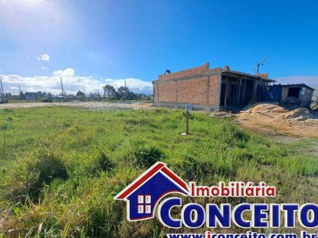 T129 Terreno de 300m² em ótima localização em Atlântida Sul