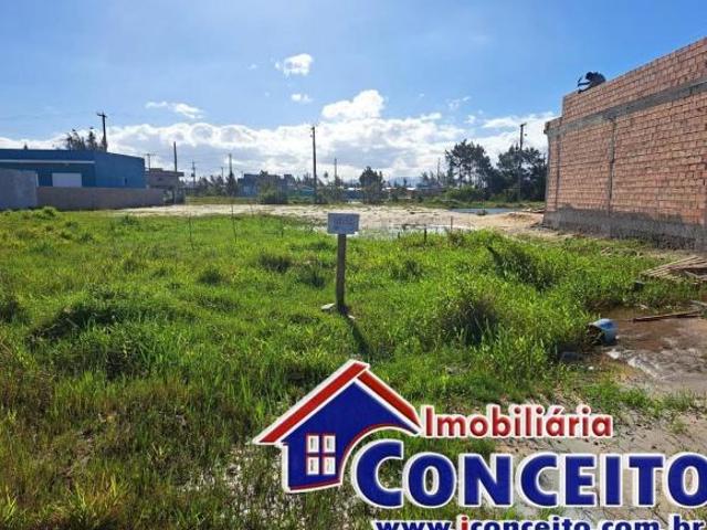 T129 Terreno de 300m² em ótima localização em Atlântida Sul